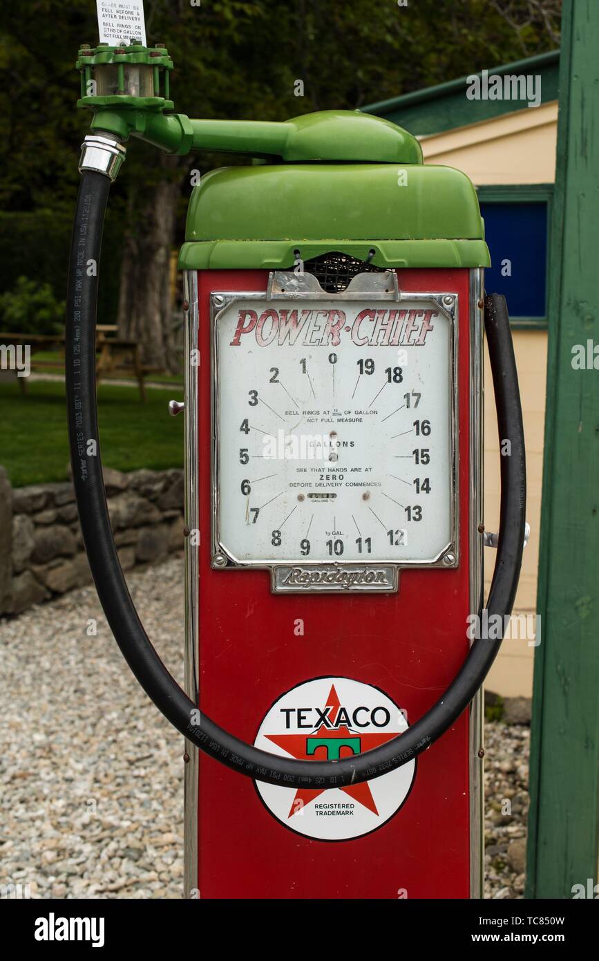 Fuel pump island hi-res stock photography and images - Alamy
