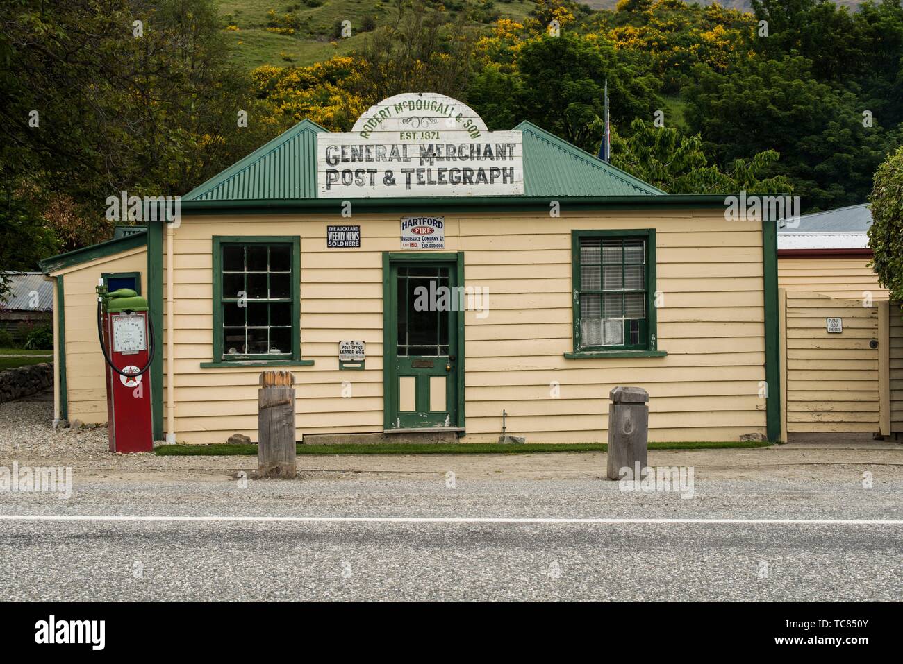 General store in Cardrona, South Island, New Zealand Stock Photo - Alamy