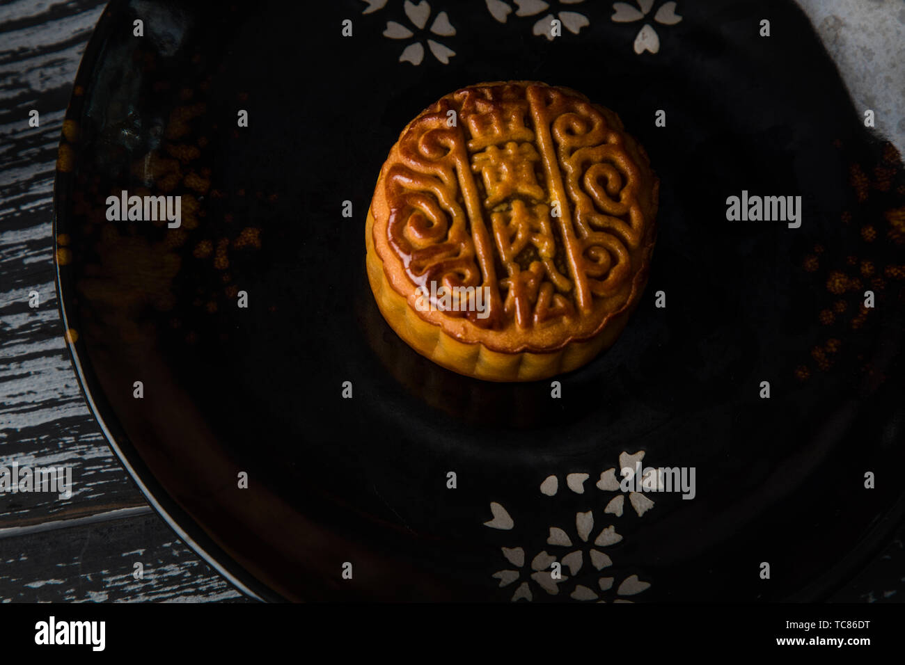 Round symbol ornaments architecture hi-res stock photography and images ...