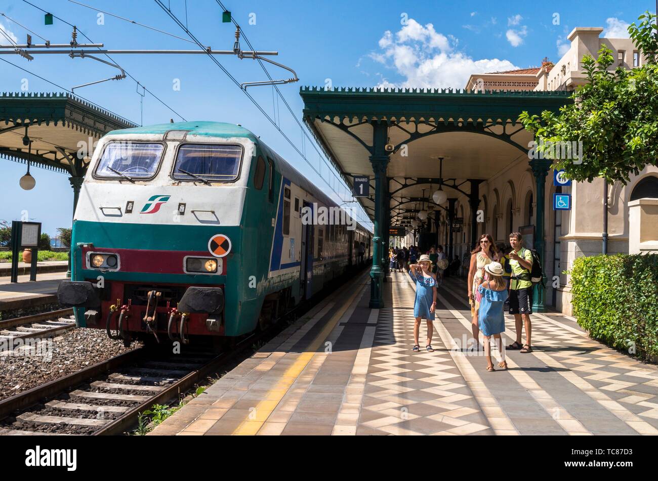 Taormina Railway Station High Resolution Stock Photography and Images ...