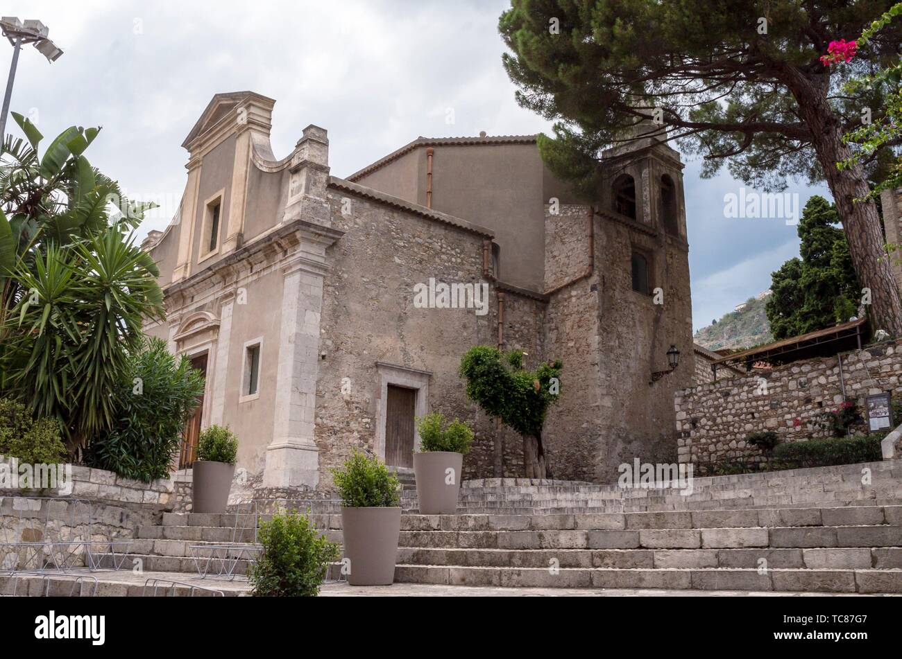 Taormina church stairs sicily hi-res stock photography and images - Alamy