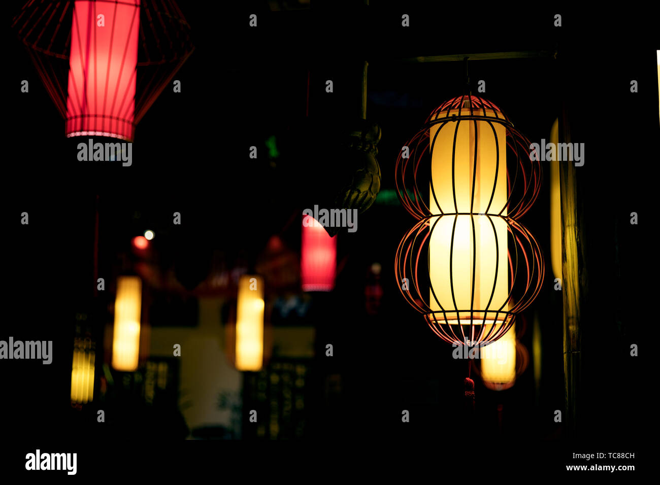 Traditional Chinese lanterns Stock Photo - Alamy