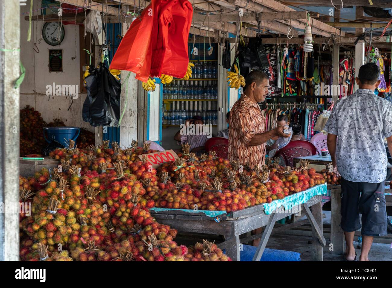 Indonesia rambutan fruit hi-res stock photography and images - Alamy