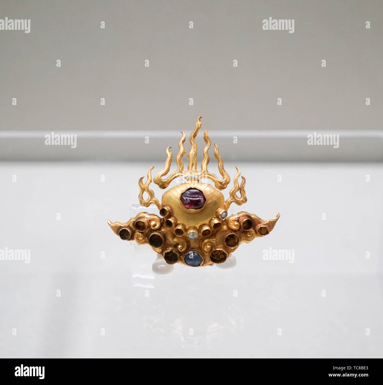 Ming Dynasty gold and jade Stock Photo - Alamy