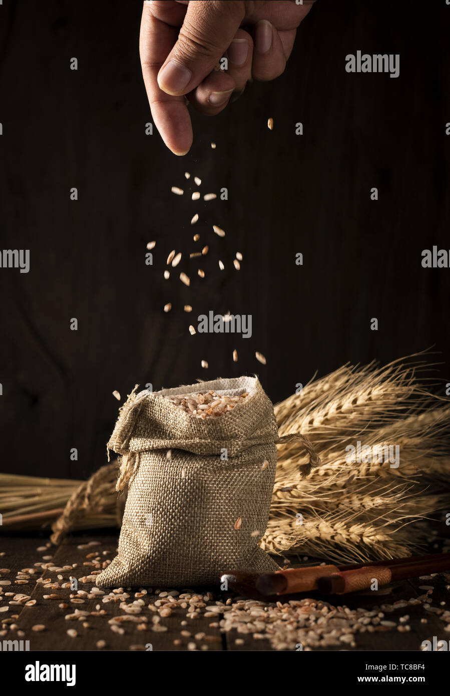 Grain heaps hi-res stock photography and images - Alamy
