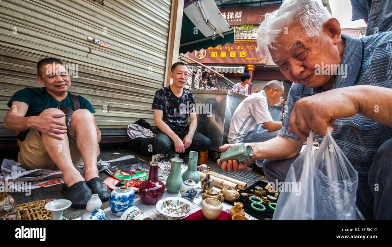 Choose the goods hi-res stock photography and images - Alamy