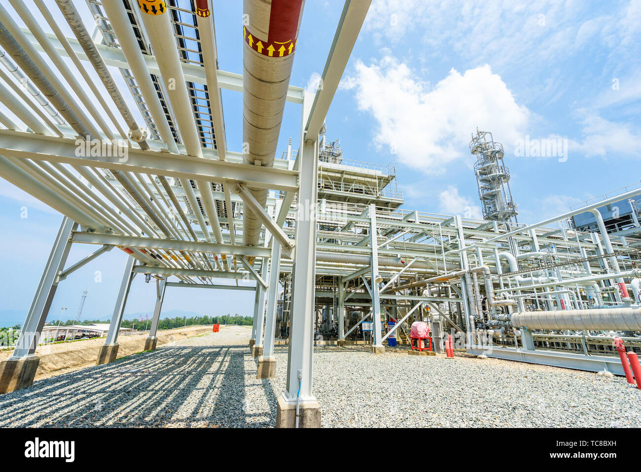 pipelines of oil refinery plant Stock Photo - Alamy