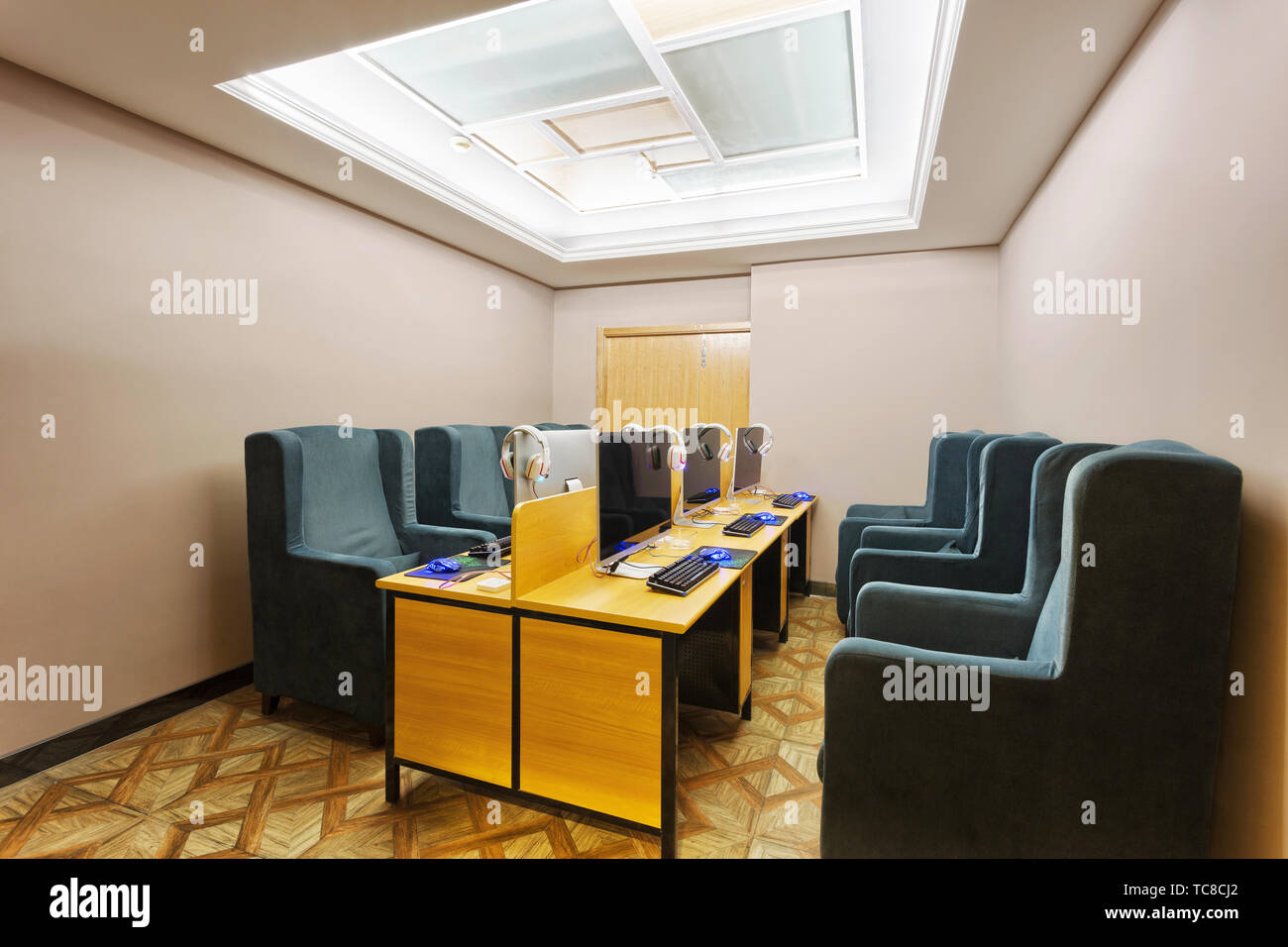 Modern Internet cafe interior Stock Photo - Alamy