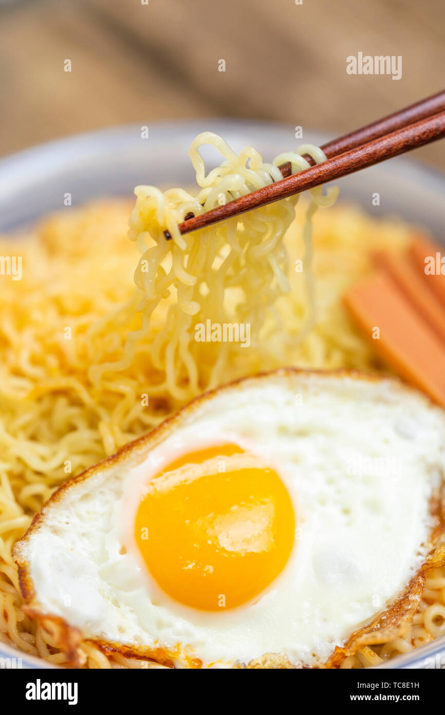Bucket noodles hi-res stock photography and images - Alamy