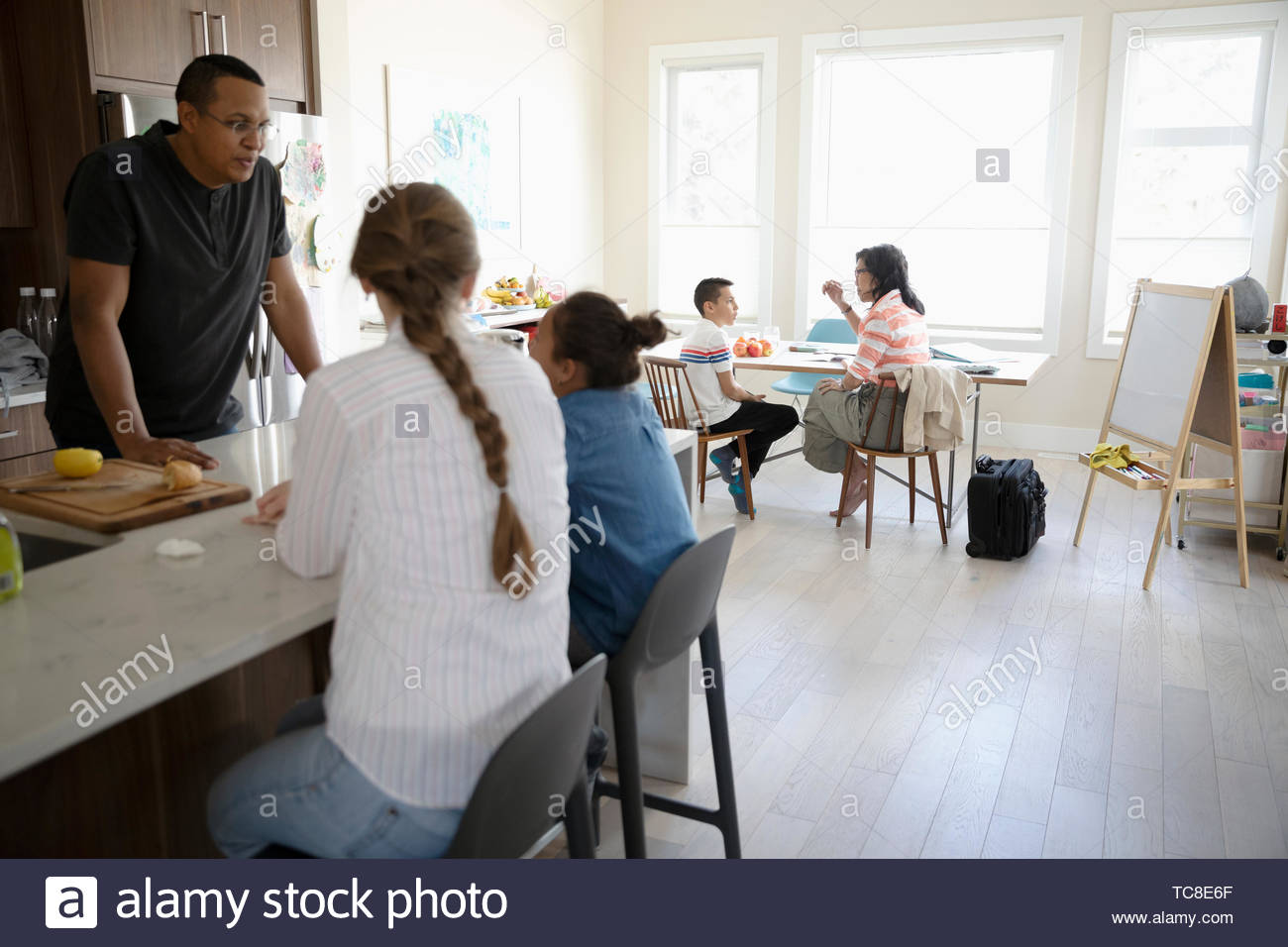 Hispanic family eating hi-res stock photography and images - Alamy