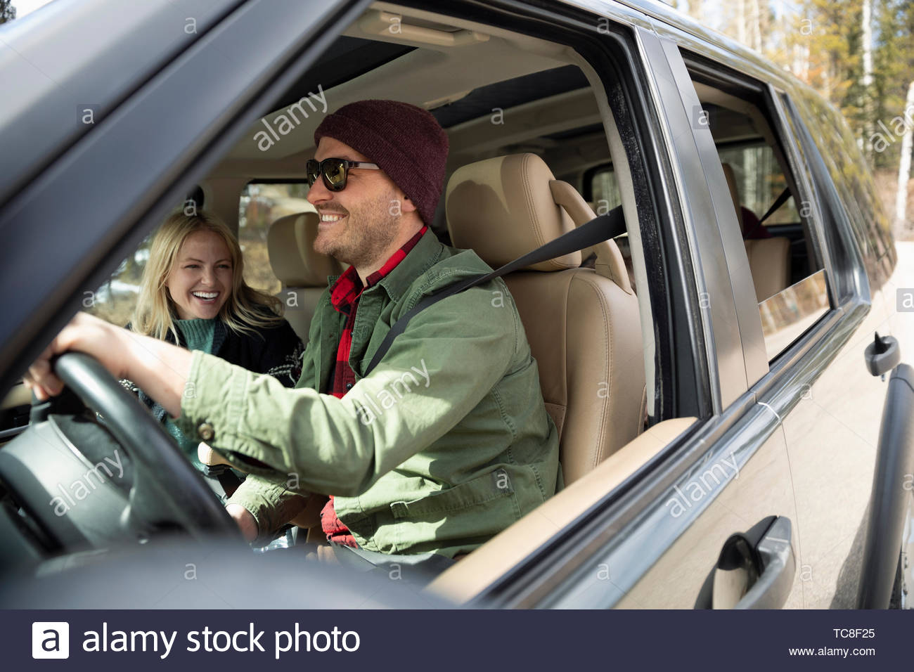 Suv driving away hi-res stock photography and images - Alamy