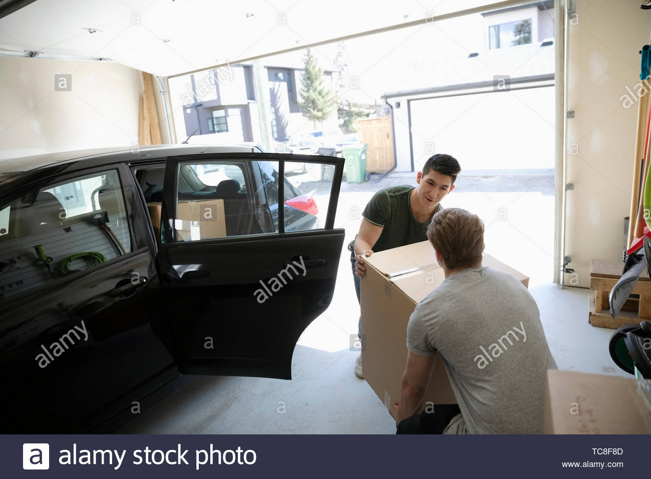 Car relocation hi-res stock photography and images - Alamy