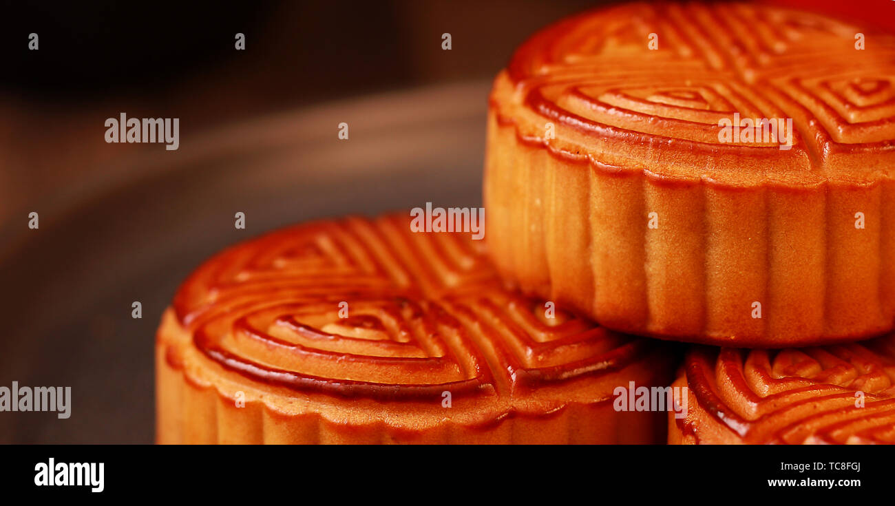Moon cakes on the Mid-Autumn Festival Stock Photo - Alamy