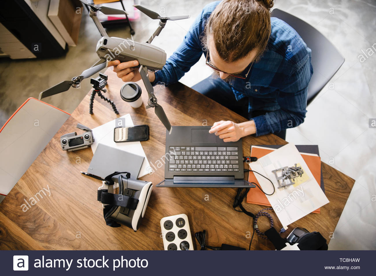 Office drone hi-res stock photography and images - Alamy