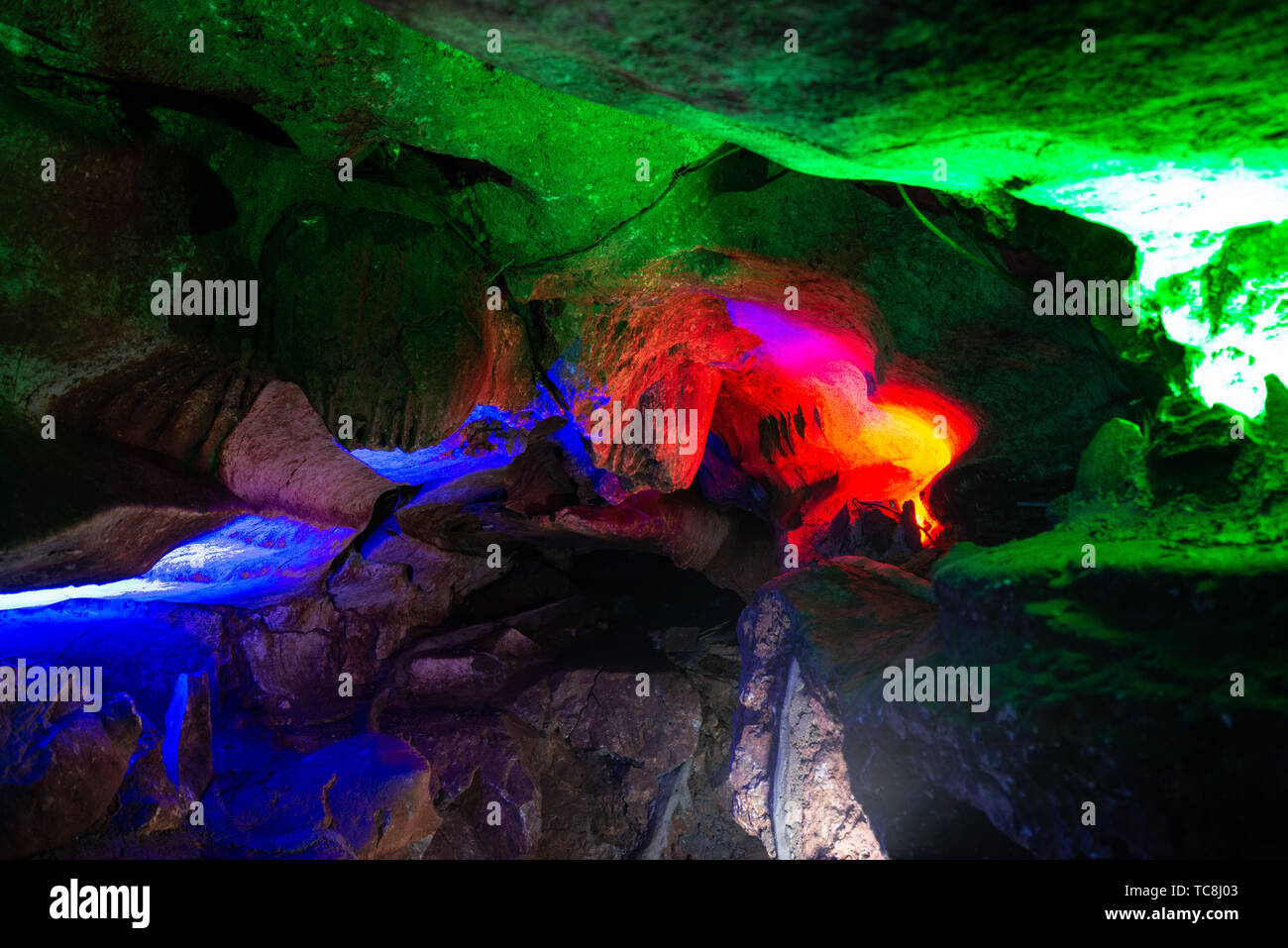 Huangshan anhui cave hi-res stock photography and images - Alamy
