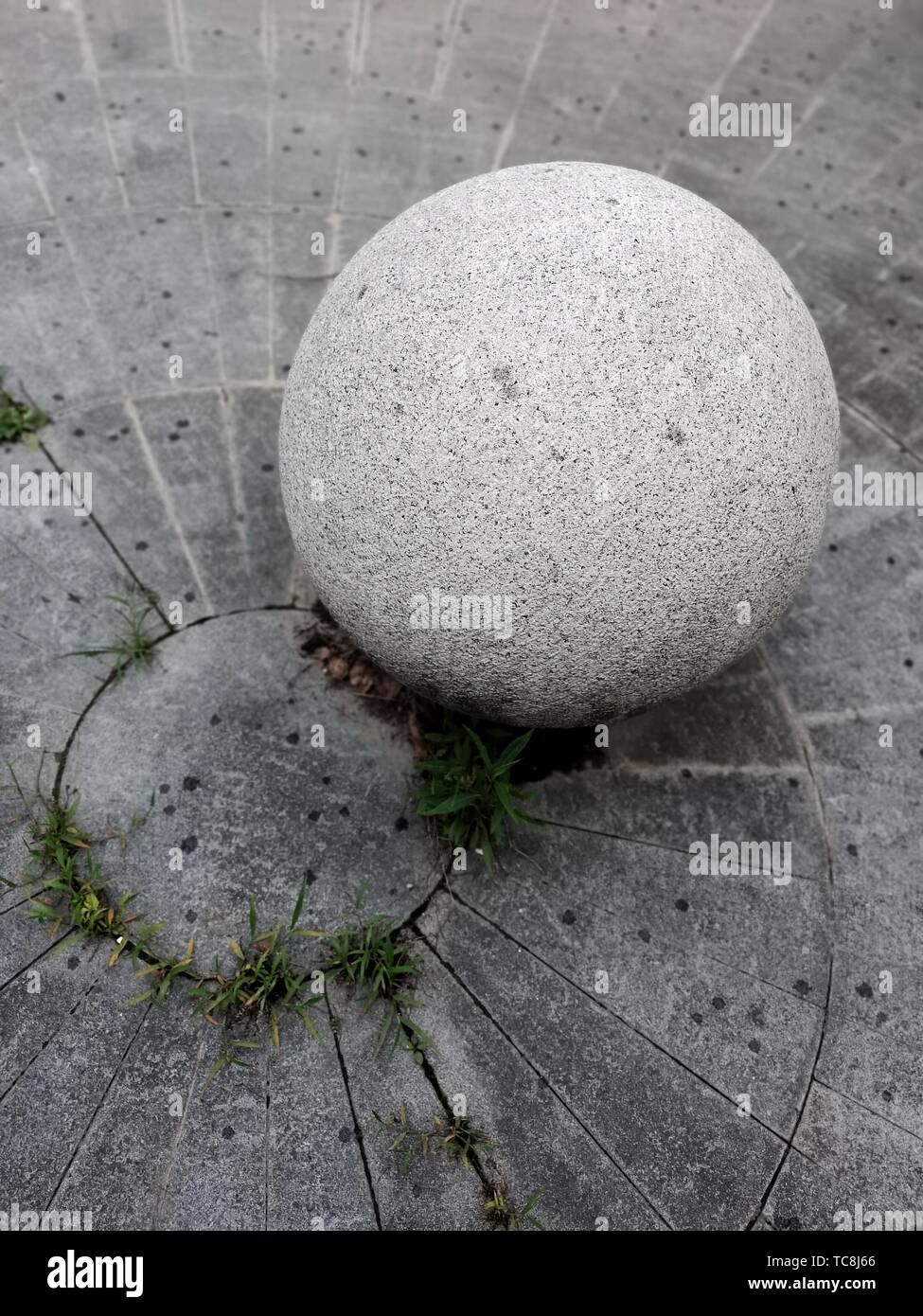 Garden ball ornaments hi-res stock photography and images - Alamy