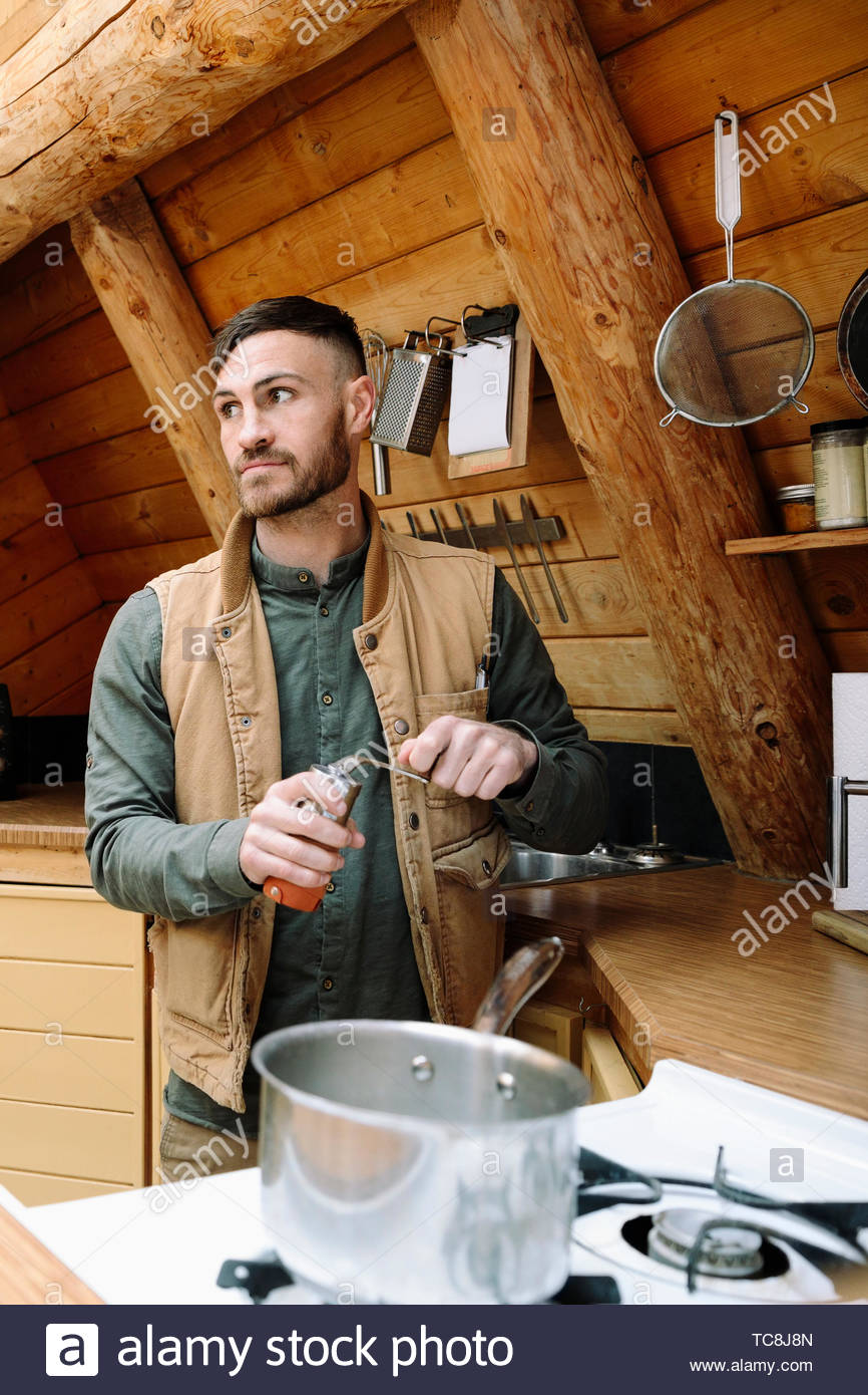 Kitchen in a log home hi-res stock photography and images - Alamy