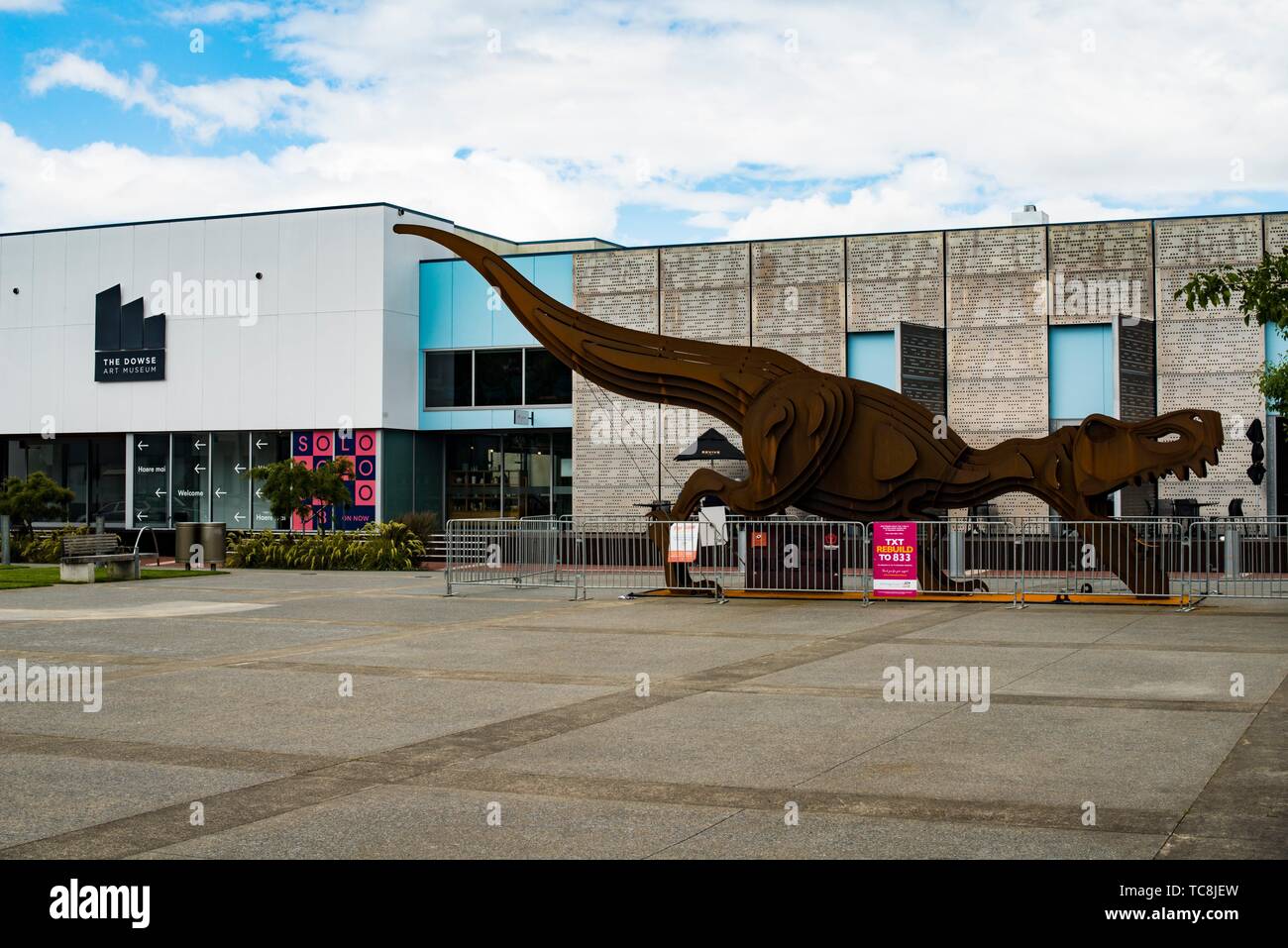 Dowse hi-res stock photography and images - Alamy