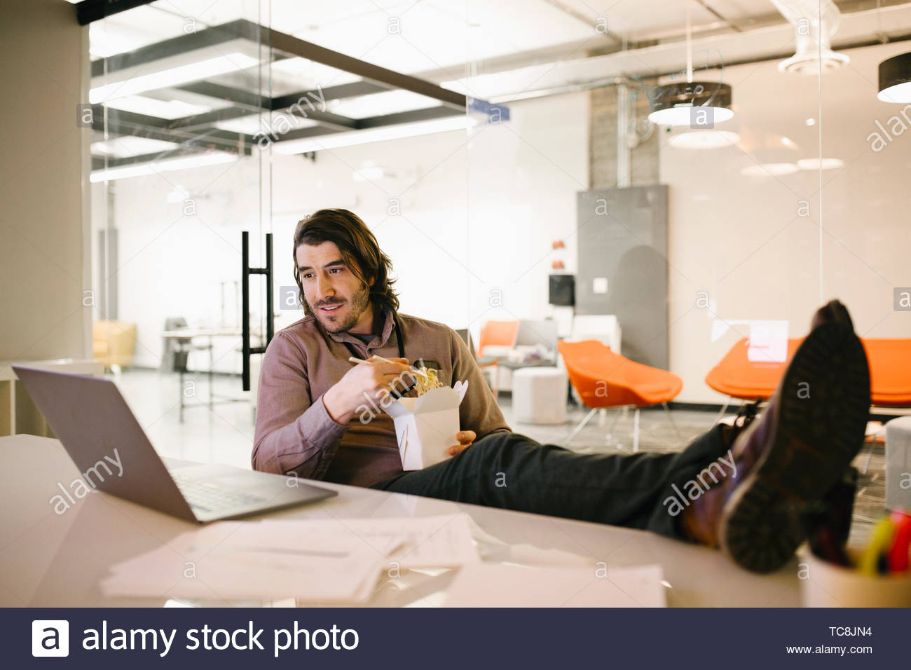 Eating out of the container hi-res stock photography and images - Alamy