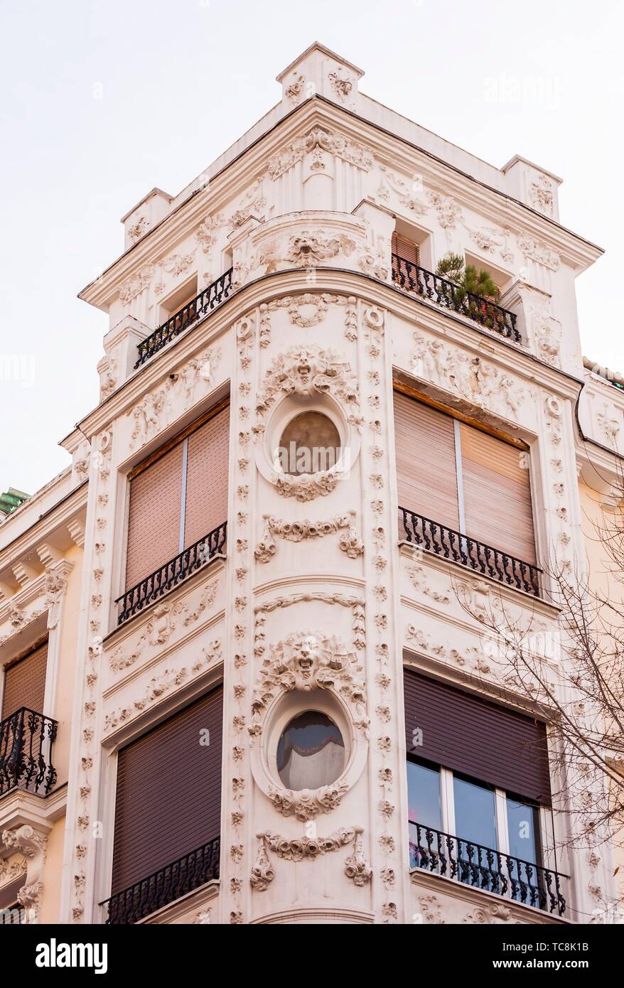 Ventana circular hi-res stock photography and images - Alamy