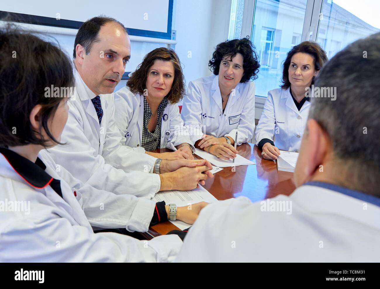 Hospital meeting hi-res stock photography and images - Alamy