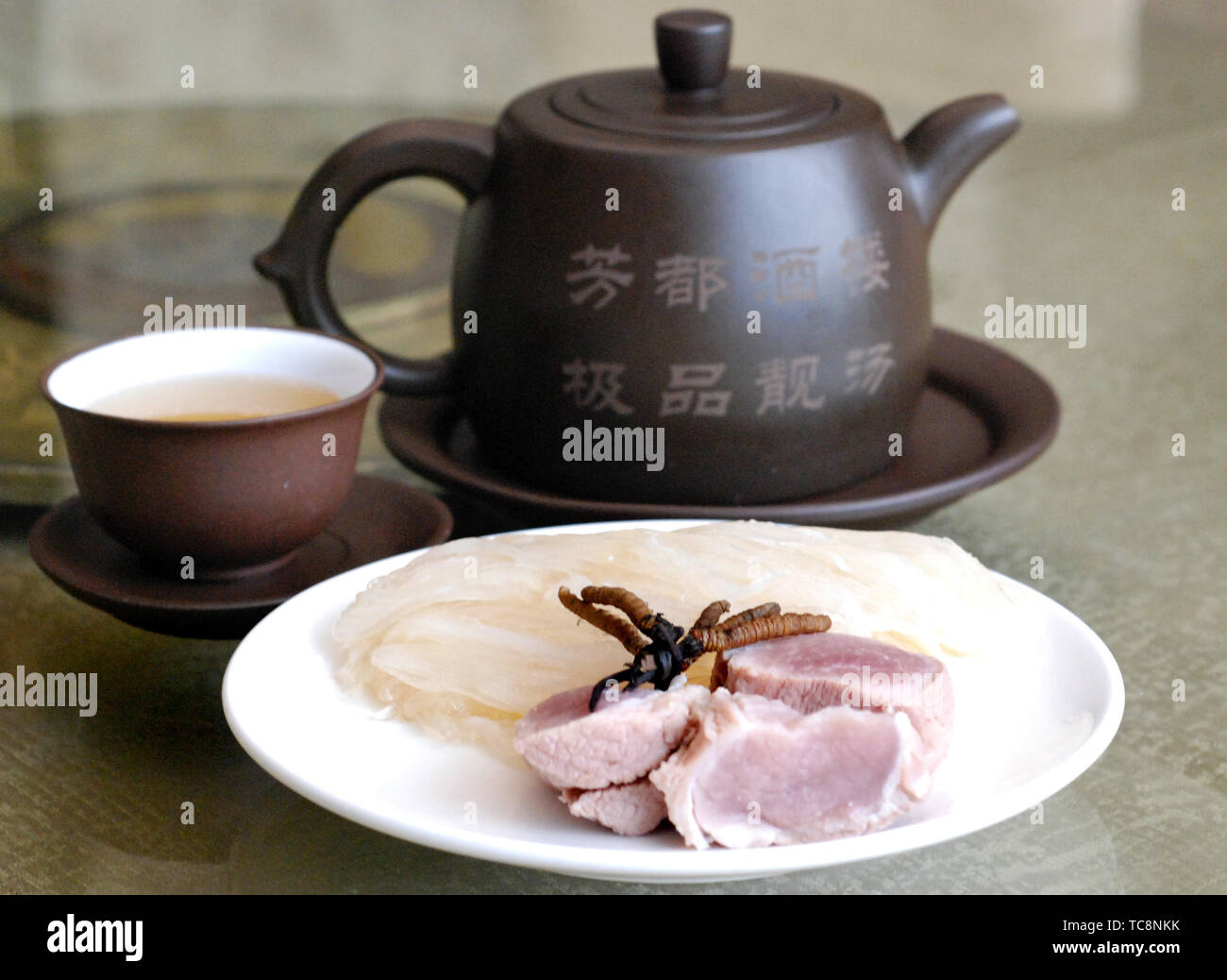 Cantonese porcelain hi-res stock photography and images - Alamy