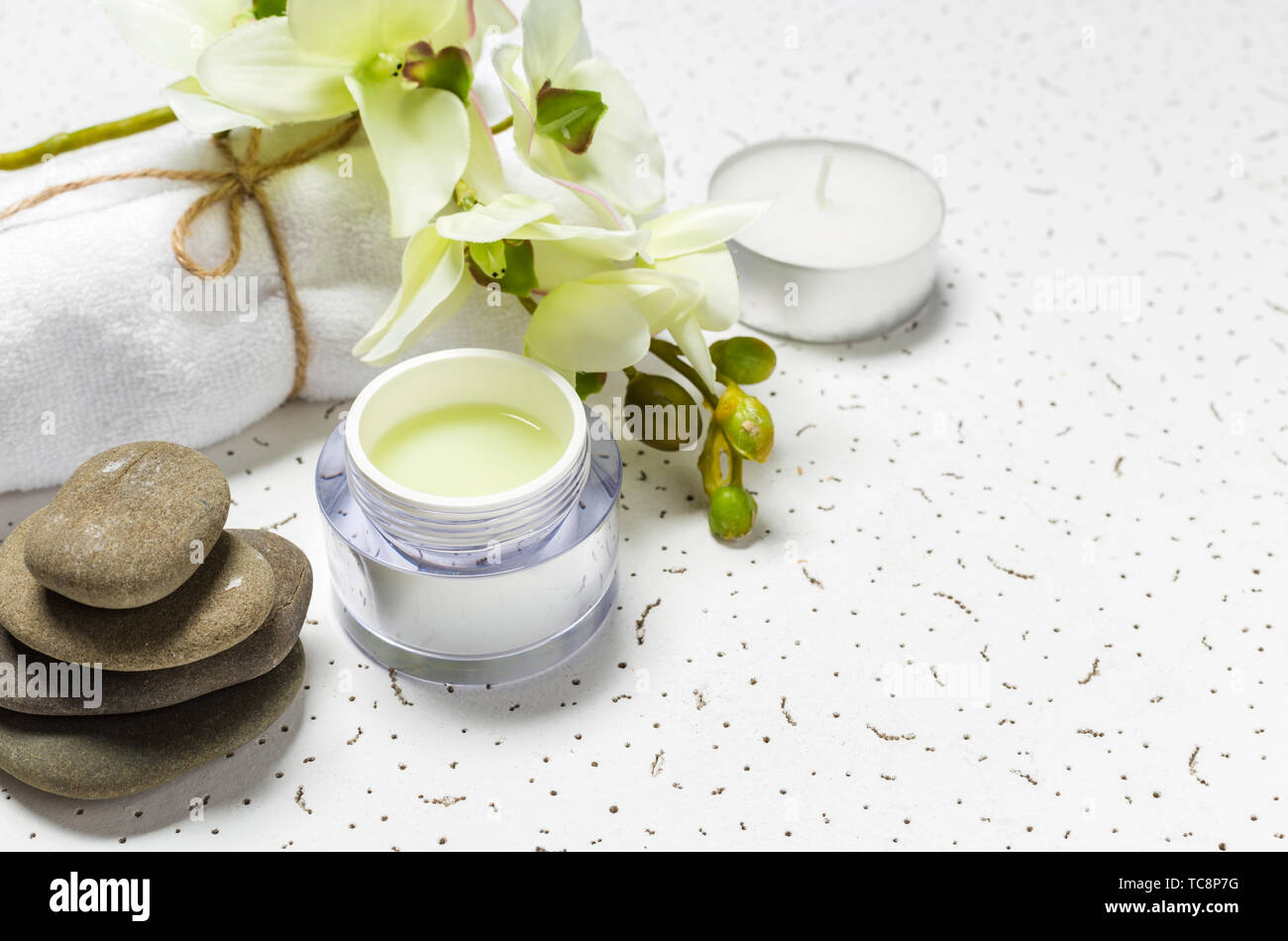 Beautiful spa setting Stock Photo - Alamy