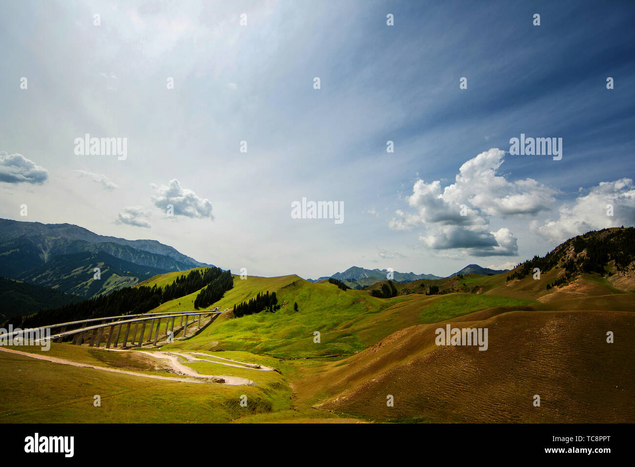 Ruts in pavement hi-res stock photography and images - Alamy