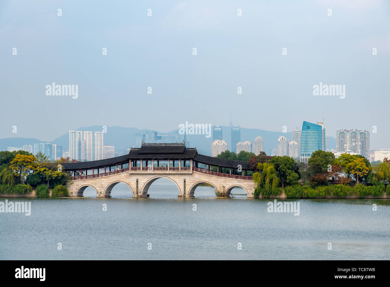 Shitang Bridge in Li Lake Scenic Area, Wuxi Stock Photo - Alamy