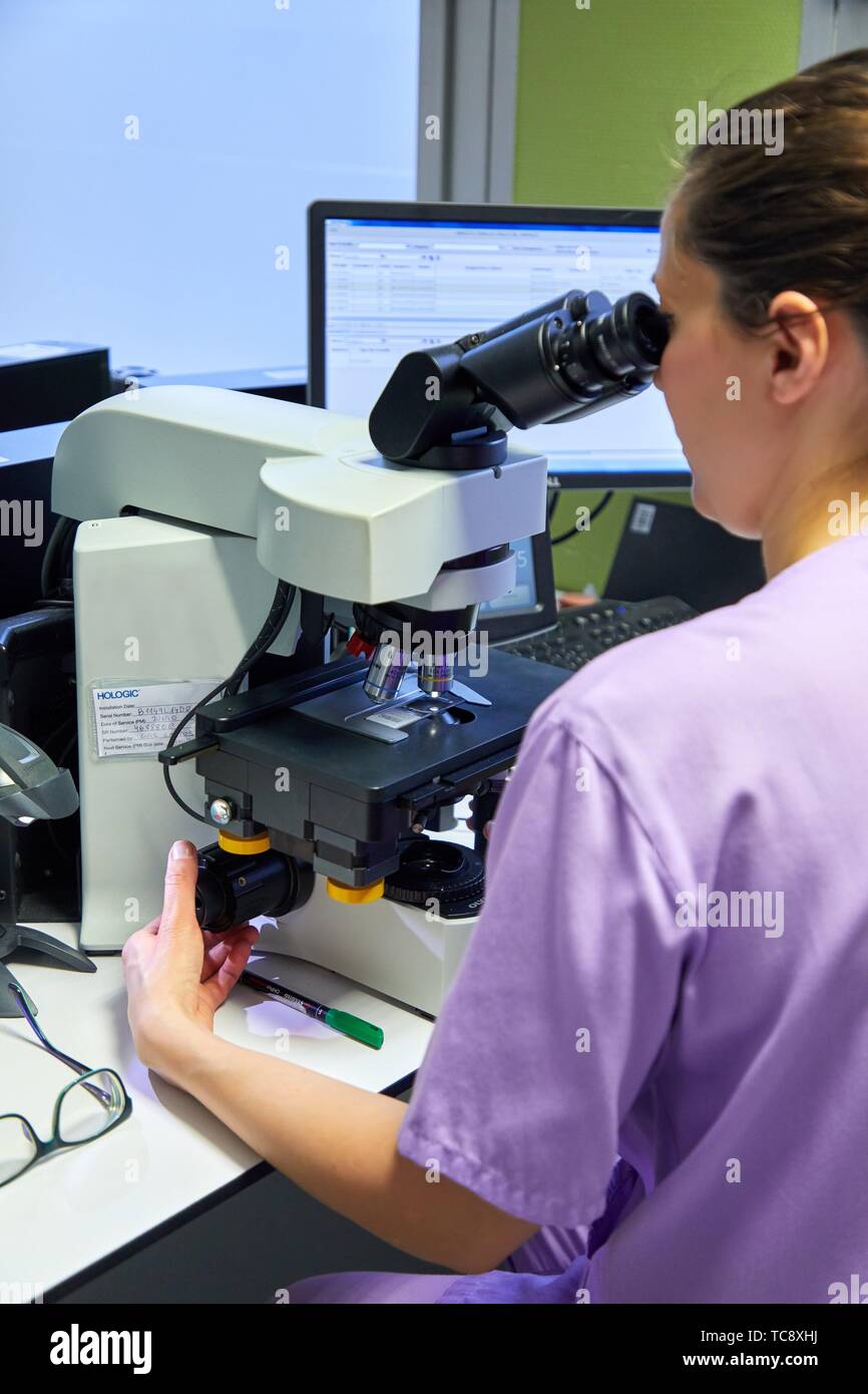 Microscope analysis hi-res stock photography and images - Alamy