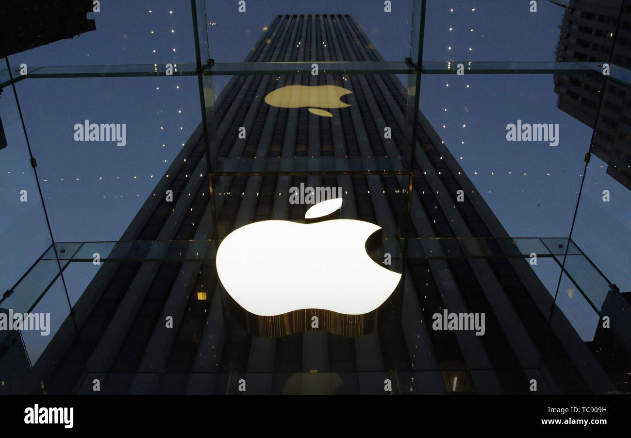 Apple headquarters sign hi-res stock photography and images - Alamy