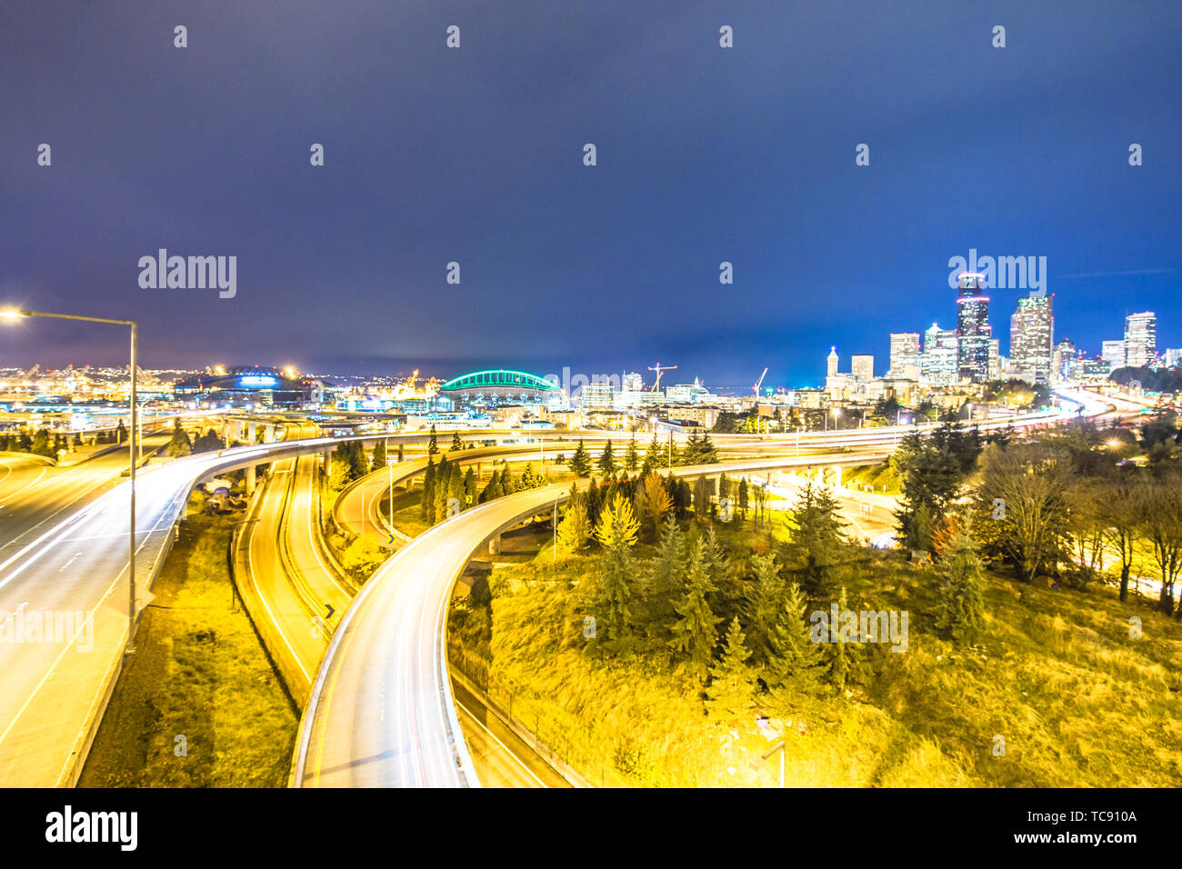 Portland city streets night hi-res stock photography and images - Alamy