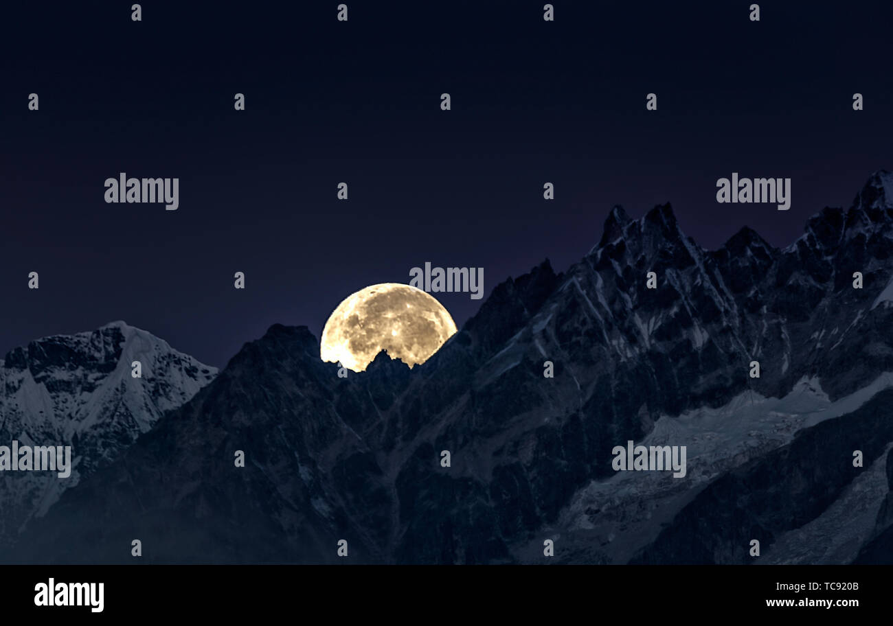 Miss china universe hi-res stock photography and images - Alamy