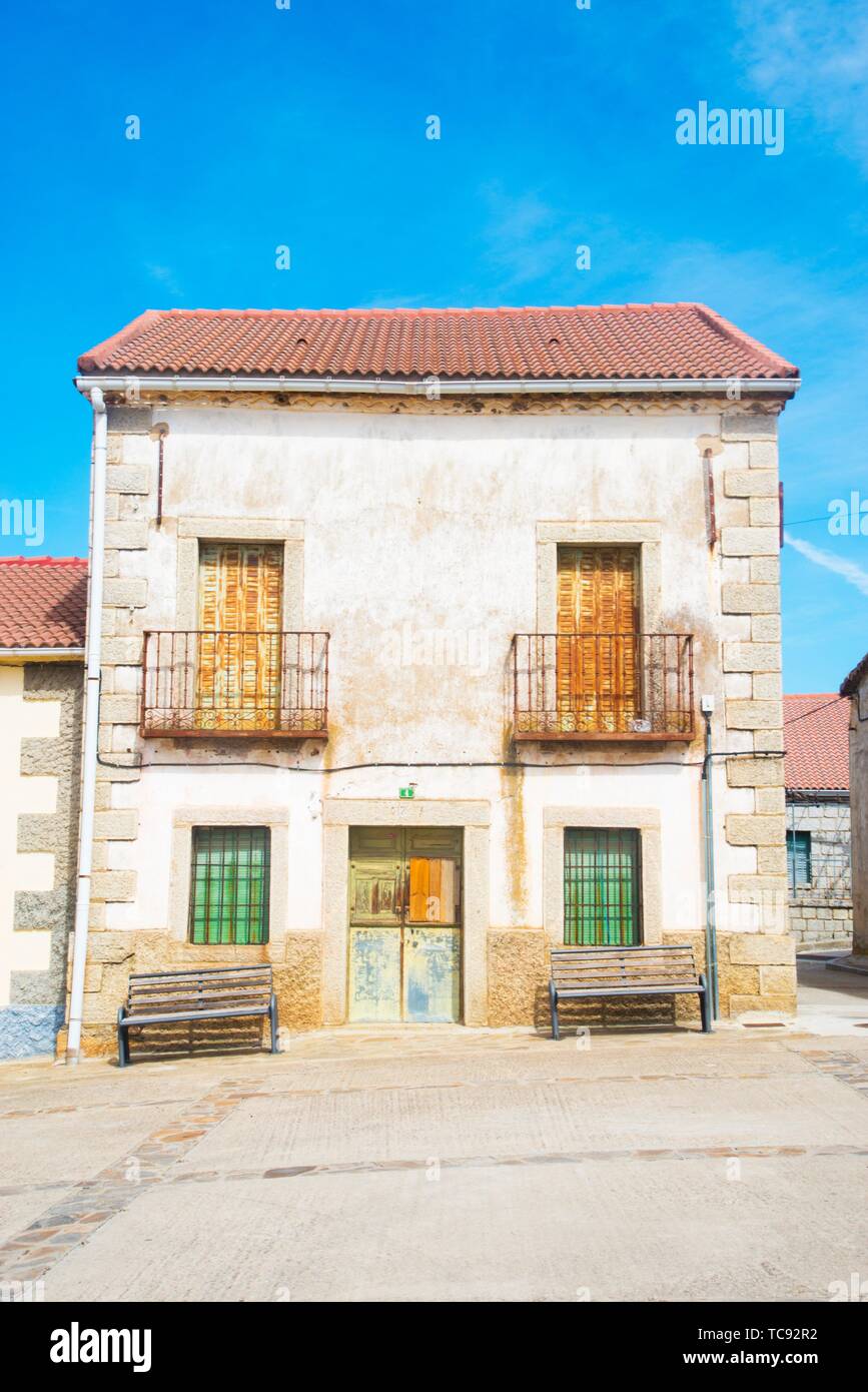 Closed house hi-res stock photography and images - Alamy