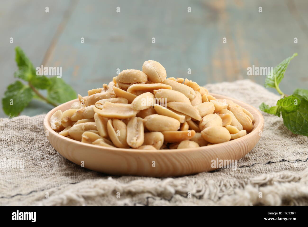 Peanut kernel snacks Stock Photo - Alamy