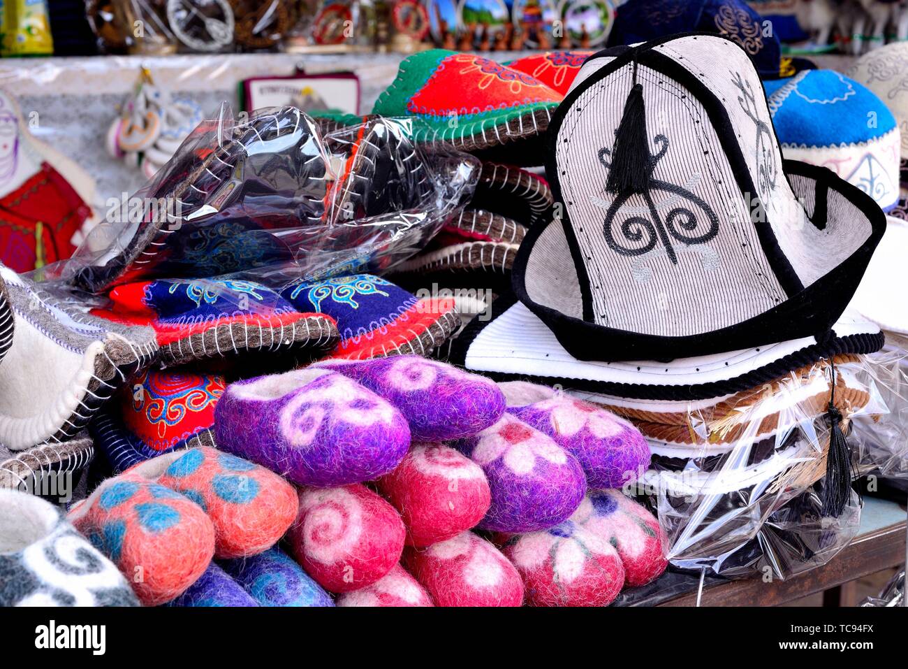 Hat bazaar hi-res stock photography and images - Alamy