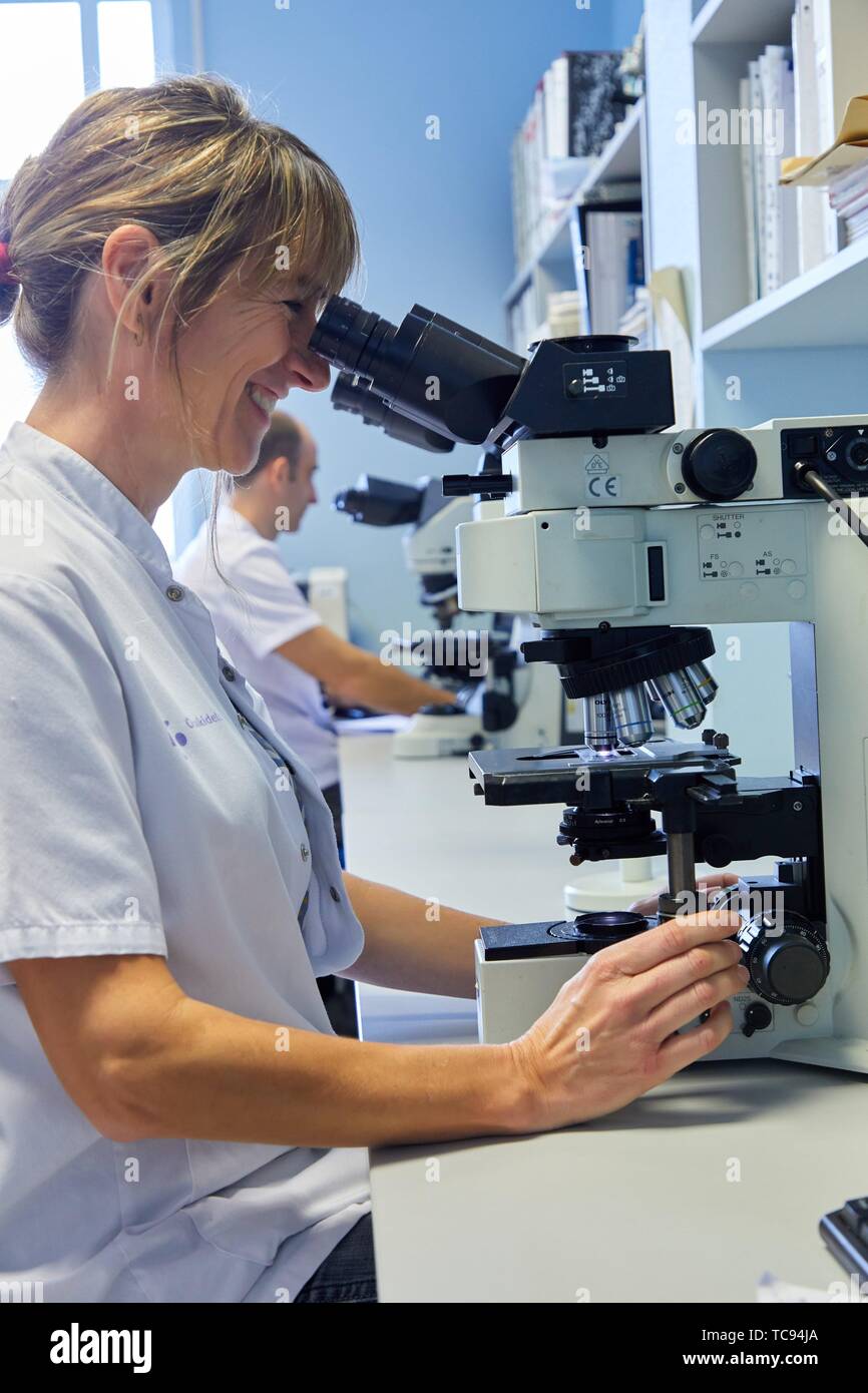 Sample analysis hi-res stock photography and images - Alamy