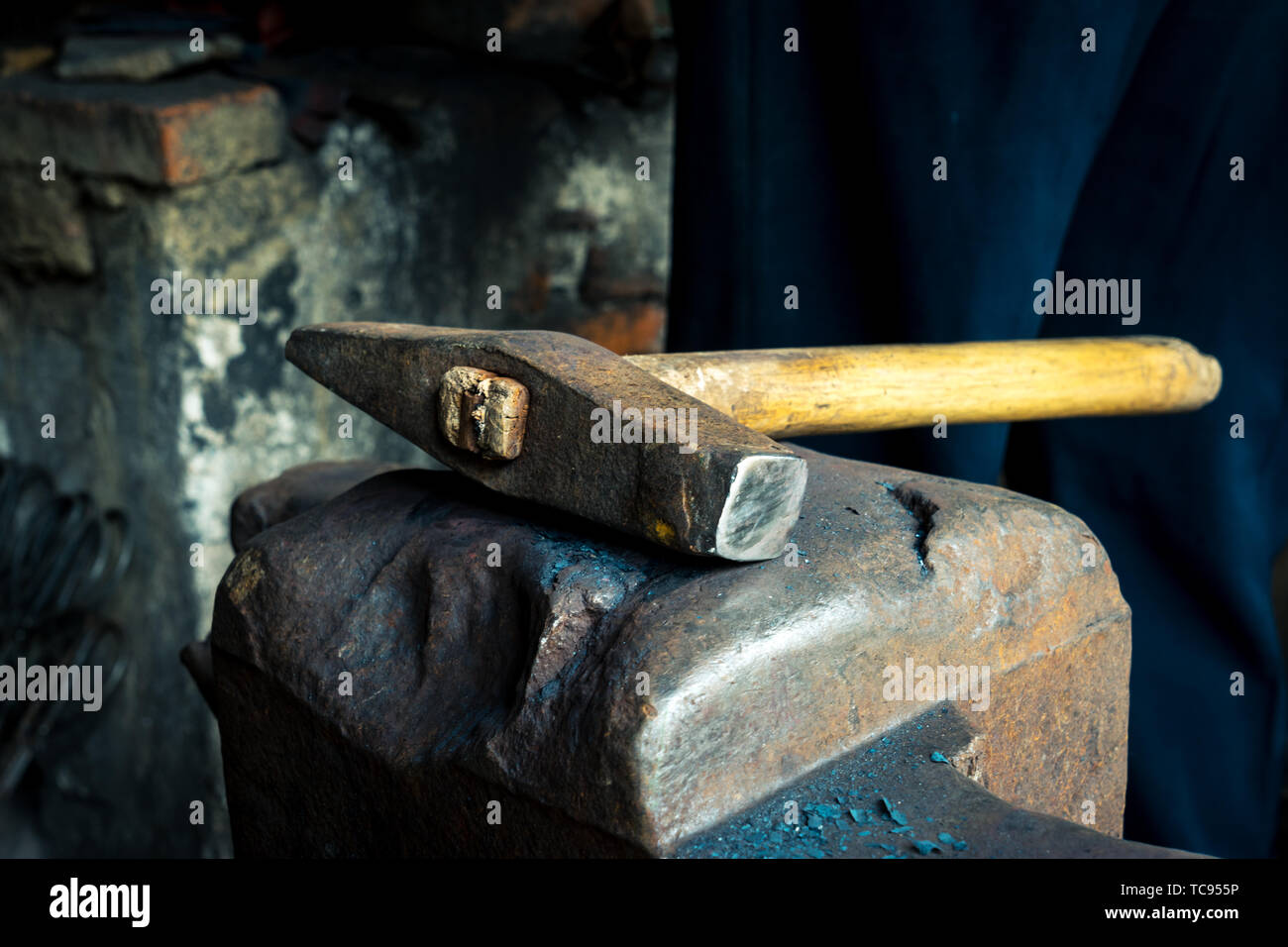 hammer and anvil in smithy Stock Photo - Alamy