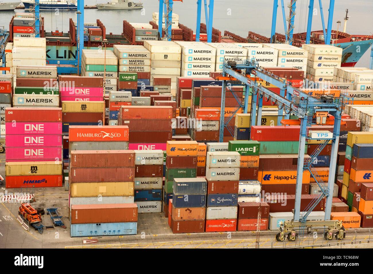 Colorful shipping containers hi-res stock photography and images - Alamy