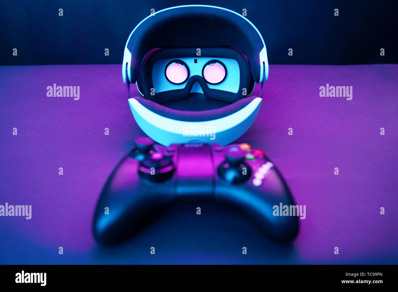 Inside of virtual reality game hi-res stock photography and images - Alamy