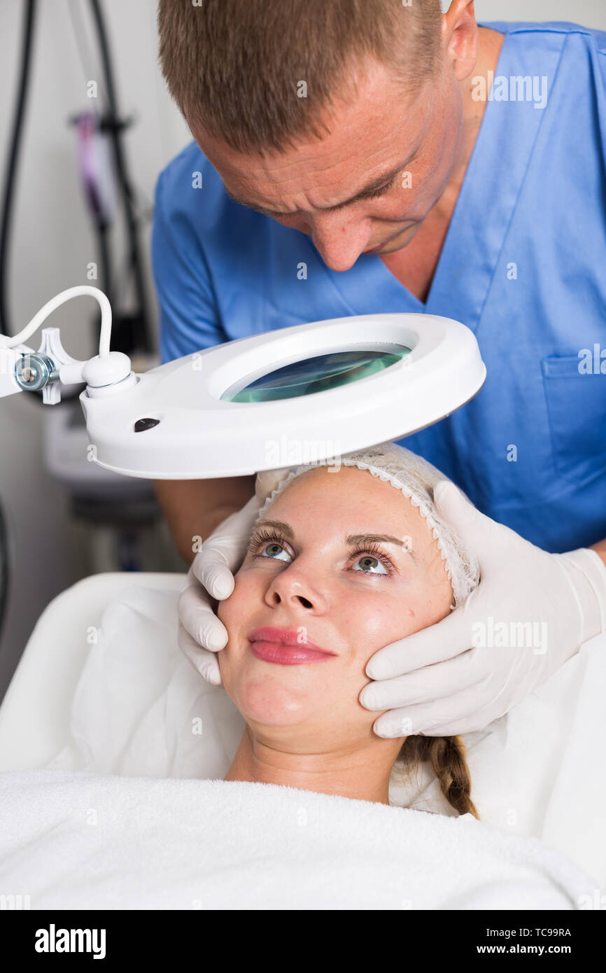 Doctor is examining woman patient before the procedure in estetic clinic Stock Photo - Alamy