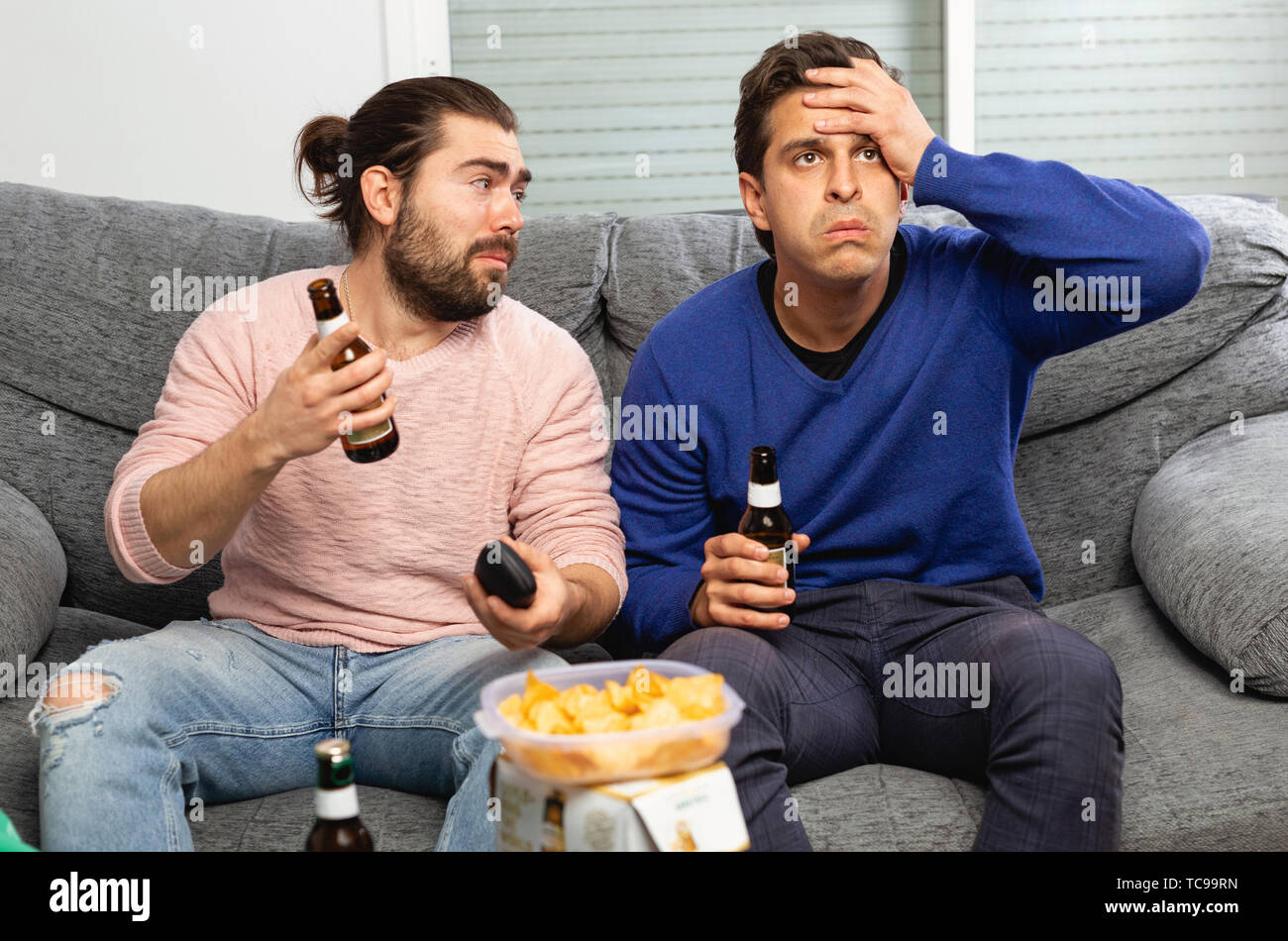 Two guys drinking beer on hi-res stock photography and images - Alamy