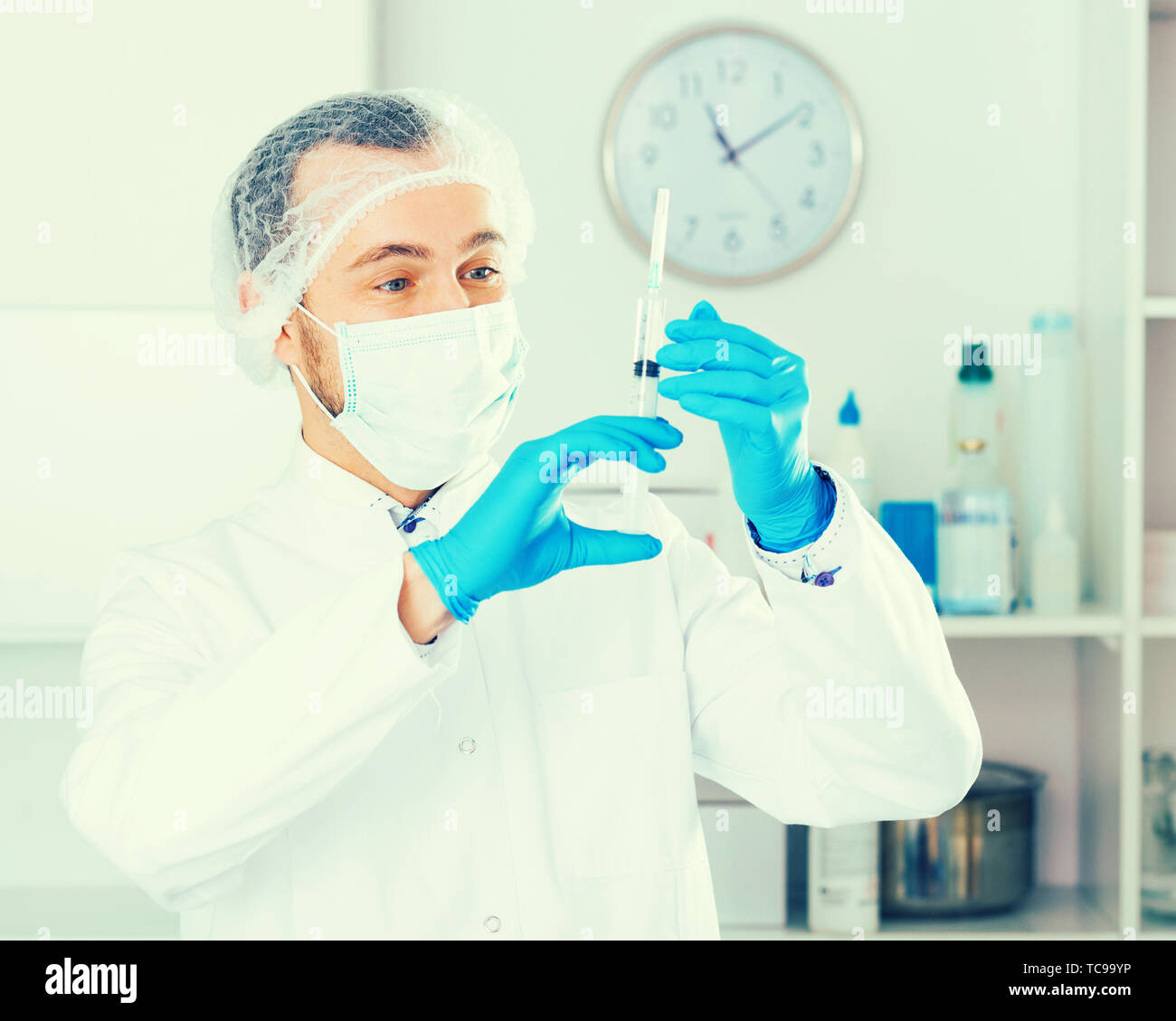 Young male nurse ready to make injection in hospital Stock Photo - Alamy