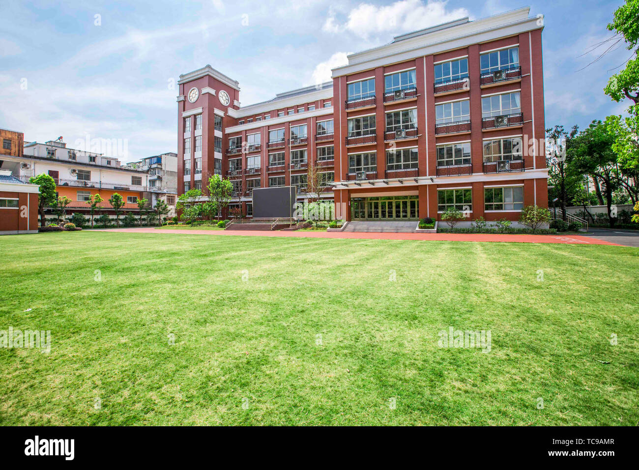 Modern primary school teaching building Stock Photo - Alamy