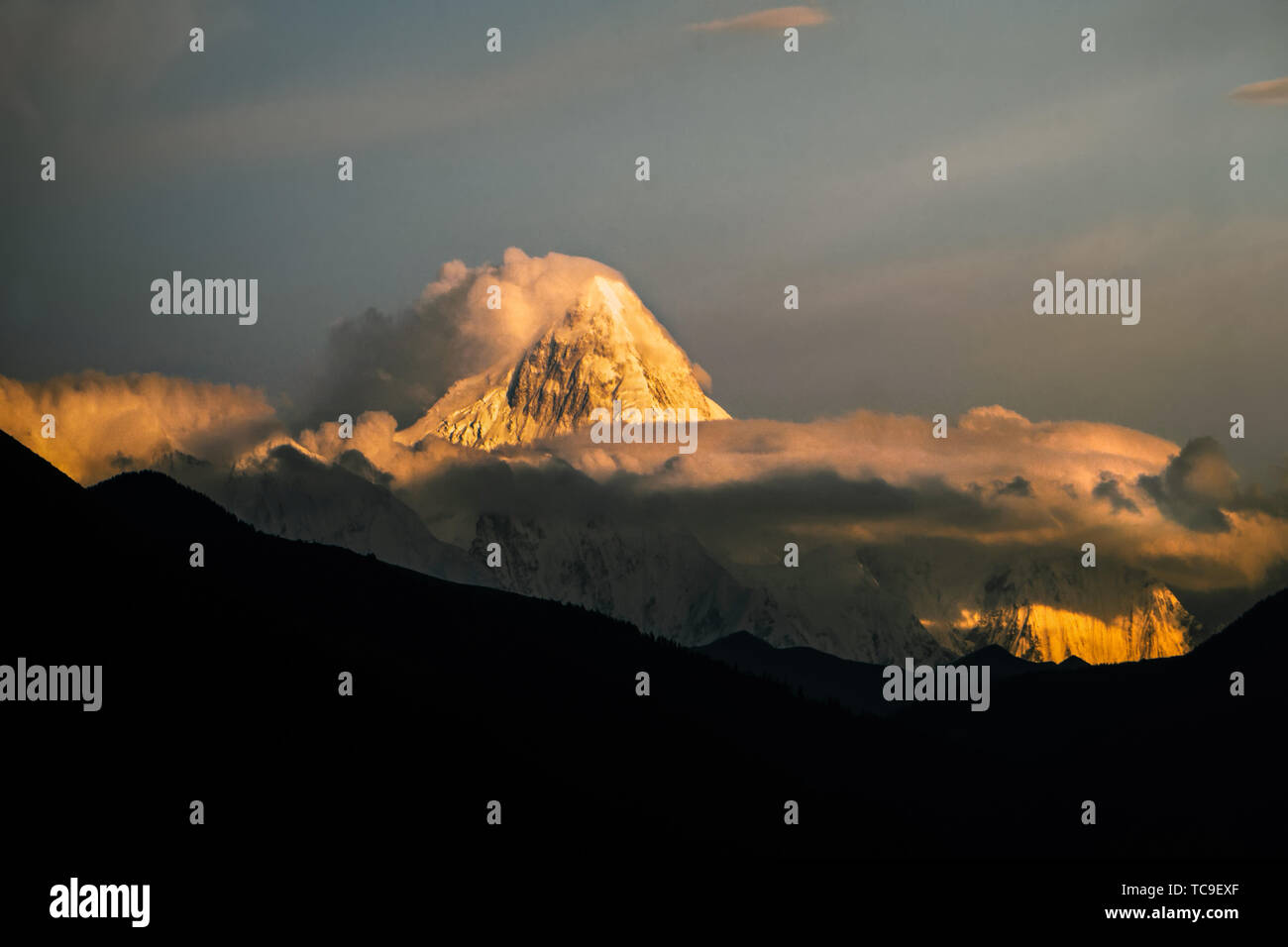 Gonga mountain hi-res stock photography and images - Alamy