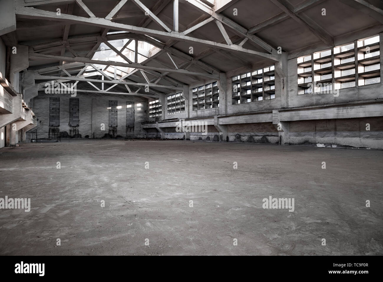 Empty square car background Stock Photo - Alamy