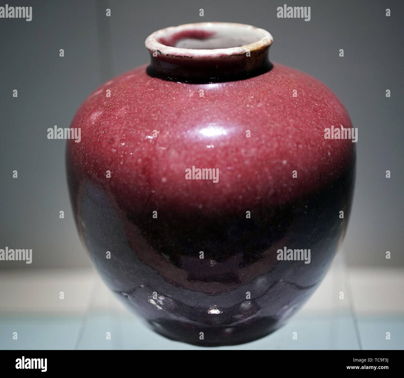 Tang Dynasty porcelain Stock Photo - Alamy