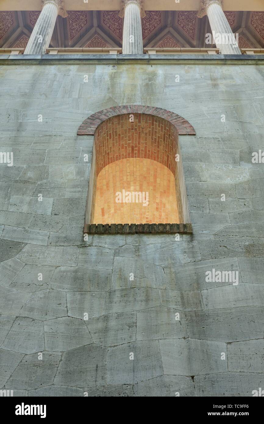 Palace wall hi-res stock photography and images - Alamy