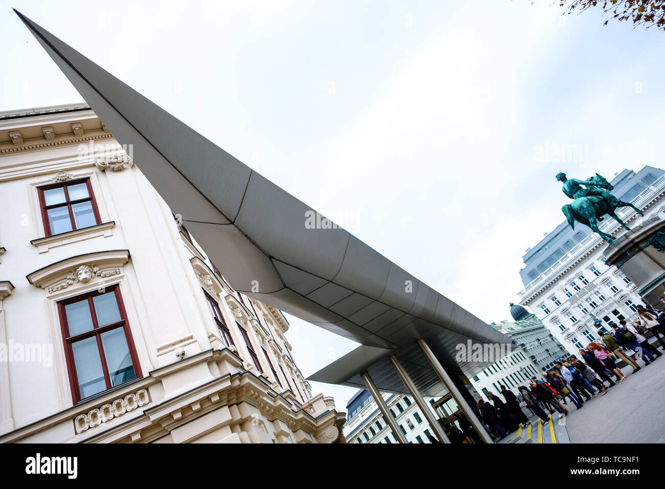 Savoria wing hi-res stock photography and images - Alamy