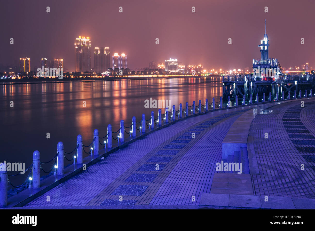 The night of the Minjiang River Stock Photo - Alamy